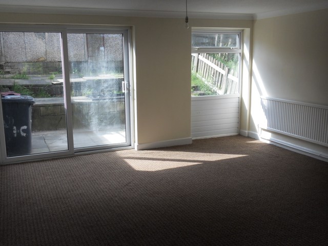 4 Delph Close